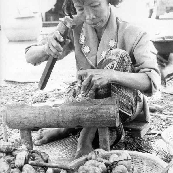 Visiting Khmer silversmiths – MonsoonTours